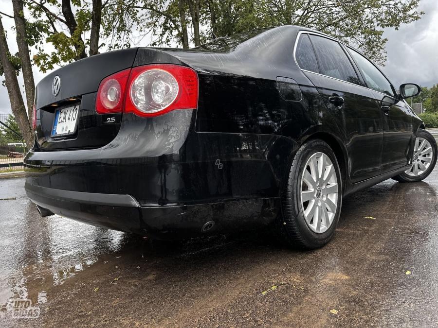 Melns Volkswagen Jetta 2009 Kauņa, ar dzinēja tilpumu 2.50 L un nobraukumu 320 tūkst. km par 1500 €, foto 8 vietnē AUTOMOTO.COM.LV