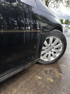 Melns Volkswagen Jetta 2009 Kauņa, ar dzinēja tilpumu 2.50 L un nobraukumu 320 tūkst. km par 1500 €, foto 13 vietnē AUTOMOTO.COM.LV