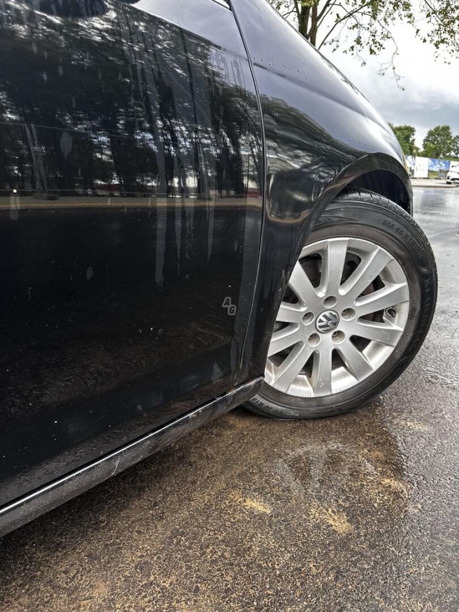 Melns Volkswagen Jetta 2009 Kauņa, ar dzinēja tilpumu 2.50 L un nobraukumu 320 tūkst. km par 1500 €, foto 13 vietnē AUTOMOTO.COM.LV