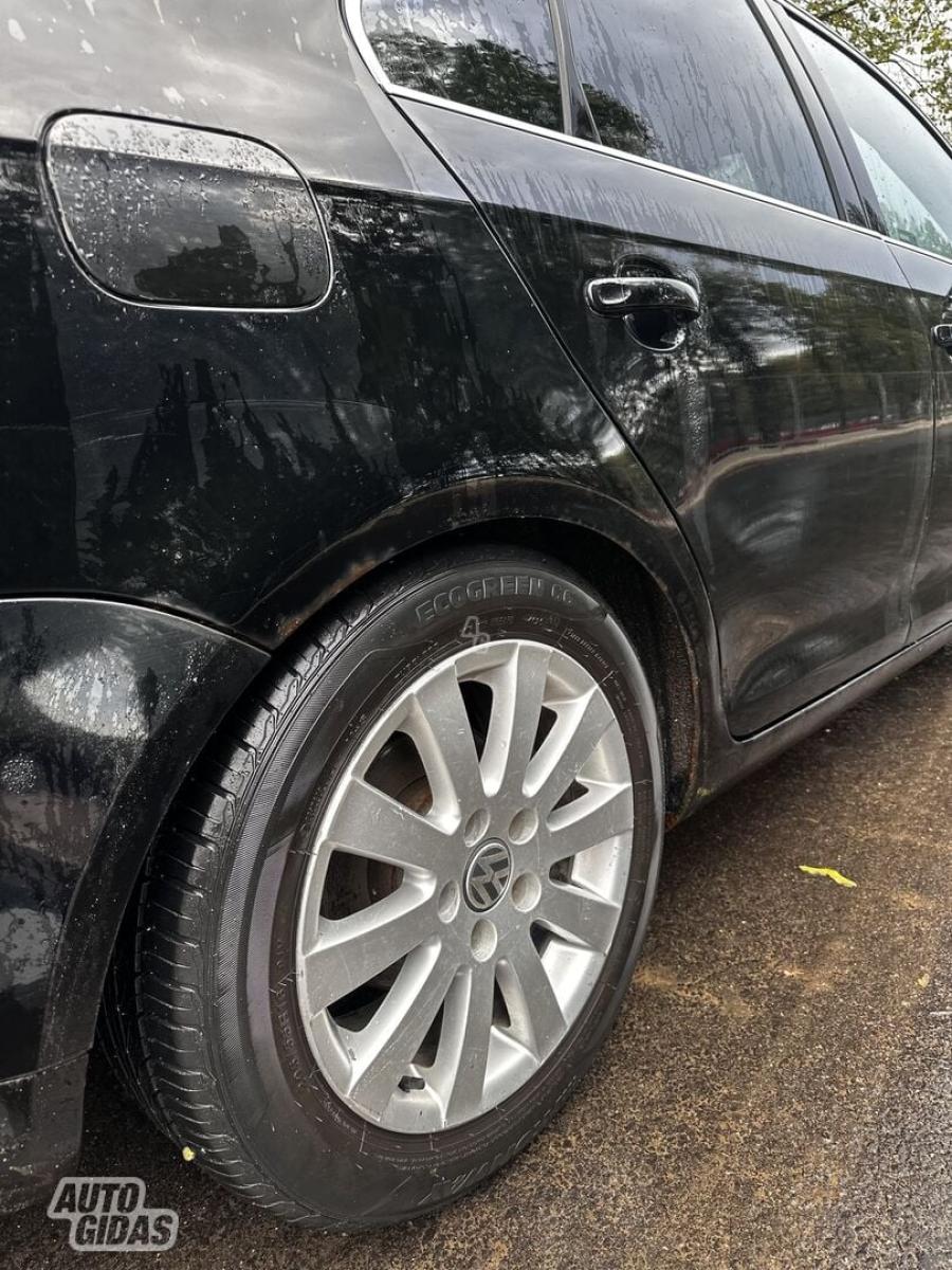 Melns Volkswagen Jetta 2009 Kauņa, ar dzinēja tilpumu 2.50 L un nobraukumu 320 tūkst. km par 1500 €, foto 17 vietnē AUTOMOTO.COM.LV