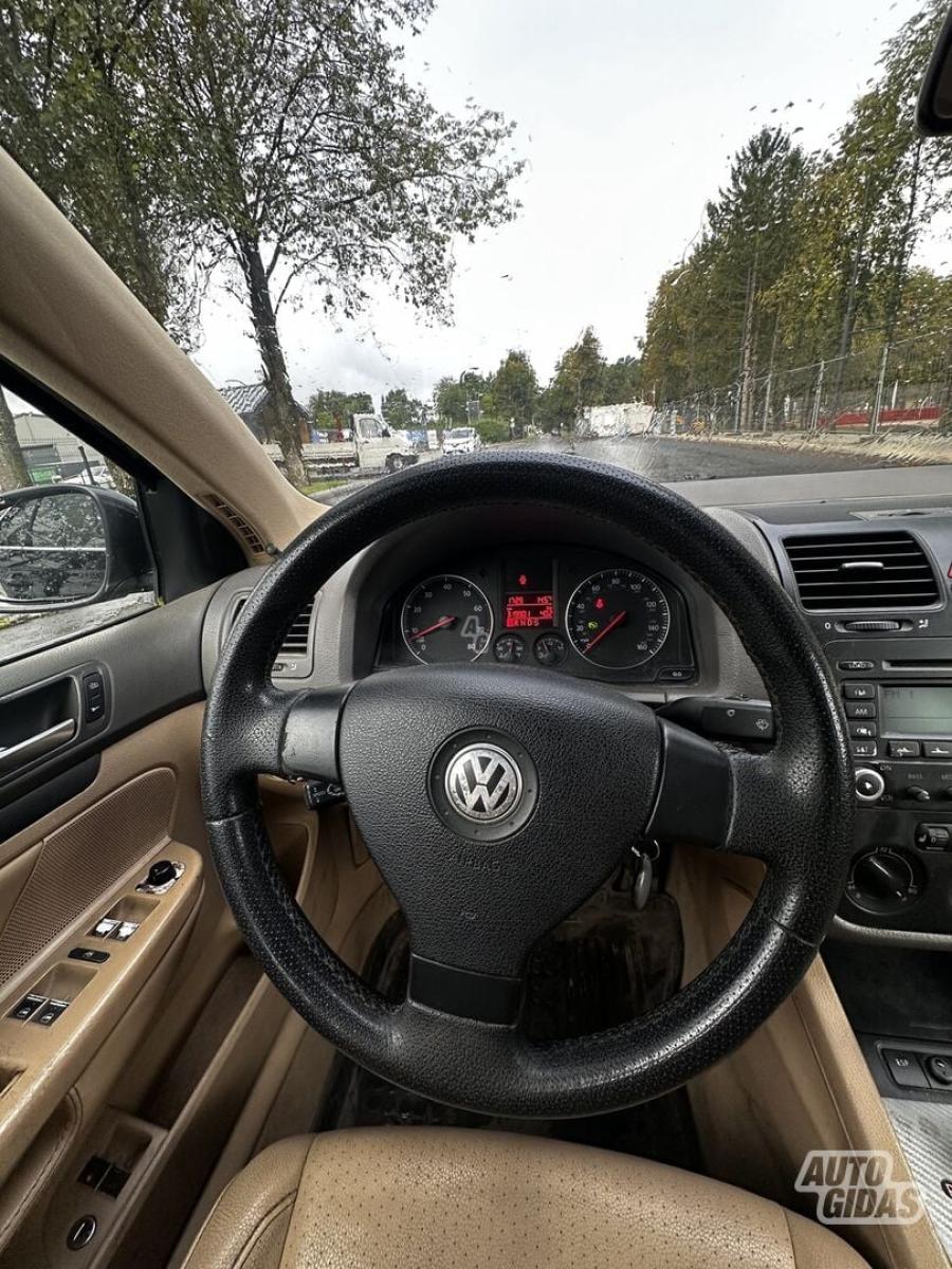 Melns Volkswagen Jetta 2009 Kauņa, ar dzinēja tilpumu 2.50 L un nobraukumu 320 tūkst. km par 1500 €, foto 20 vietnē AUTOMOTO.COM.LV