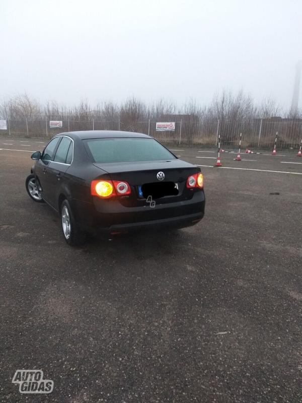 Black Volkswagen Jetta 2010 in Vilnius, with an engine capacity of 1.40 L and mileage of 3 thousand km for 1250 €, photo 1 on AUTOMOTO.COM.LV