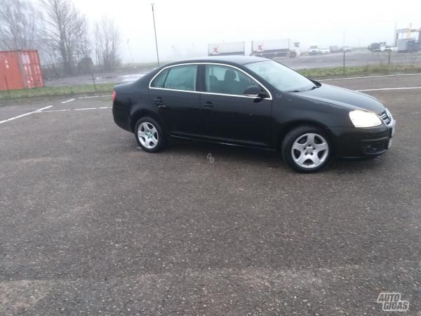 Melns Volkswagen Jetta 2010 Viļņa, ar dzinēja tilpumu 1.40 L un nobraukumu 288 tūkst. km par 1300 €, foto 1 vietnē AUTOMOTO.COM.LV