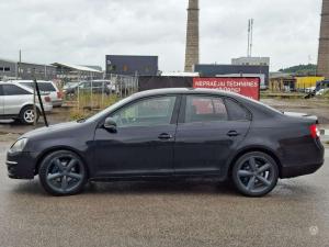Melns Volkswagen Jetta 2010 Plungė, ar dzinēja tilpumu 1.90 L un nobraukumu 297 tūkst. km par 1100 €, foto 3 vietnē AUTOMOTO.COM.LV