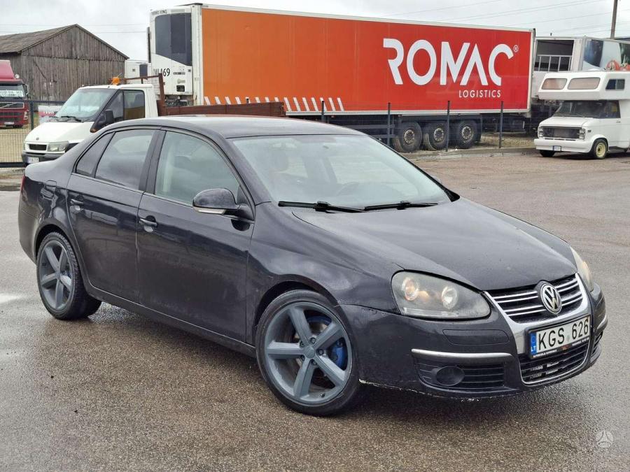 Melns Volkswagen Jetta 2010 Plungė, ar dzinēja tilpumu 1.90 L un nobraukumu 297 tūkst. km par 1100 €, foto 7 vietnē AUTOMOTO.COM.LV