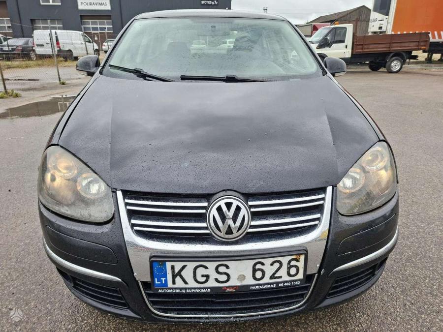 Melns Volkswagen Jetta 2010 Plungė, ar dzinēja tilpumu 1.90 L un nobraukumu 297 tūkst. km par 1100 €, foto 8 vietnē AUTOMOTO.COM.LV