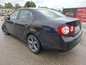 Melns Volkswagen Jetta 2010 Plungė, ar dzinēja tilpumu 1.90 L un nobraukumu 297 tūkst. km par 1100 €, foto 10 vietnē AUTOMOTO.COM.LV