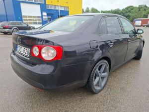 Melns Volkswagen Jetta 2010 Plungė, ar dzinēja tilpumu 1.90 L un nobraukumu 297 tūkst. km par 1100 €, foto 12 vietnē AUTOMOTO.COM.LV