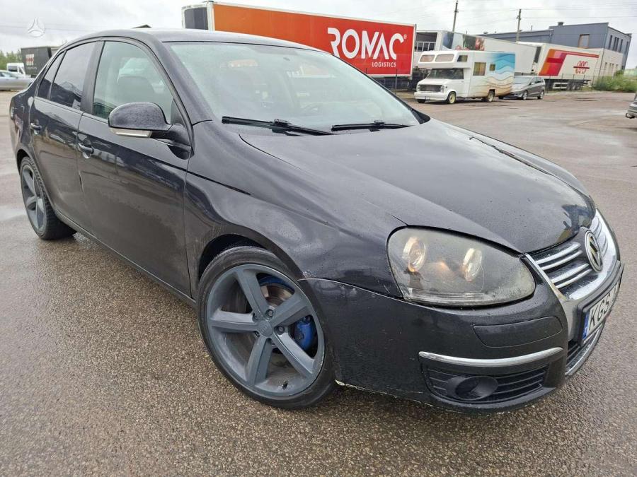 Melns Volkswagen Jetta 2010 Plungė, ar dzinēja tilpumu 1.90 L un nobraukumu 297 tūkst. km par 1100 €, foto 13 vietnē AUTOMOTO.COM.LV