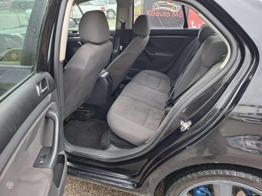 Melns Volkswagen Jetta 2010 Plungė, ar dzinēja tilpumu 1.90 L un nobraukumu 297 tūkst. km par 1100 €, foto 18 vietnē AUTOMOTO.COM.LV