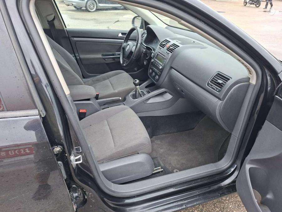 Melns Volkswagen Jetta 2010 Plungė, ar dzinēja tilpumu 1.90 L un nobraukumu 297 tūkst. km par 1100 €, foto 20 vietnē AUTOMOTO.COM.LV