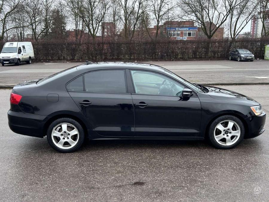 Melns Volkswagen Jetta 2011 Klaipėda, ar dzinēja tilpumu 2.48 L un nobraukumu 170 tūkst. km par 3999 €, foto 6 vietnē AUTOMOTO.COM.LV