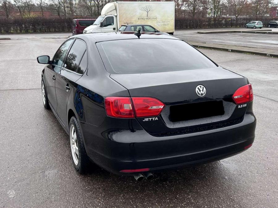 Melns Volkswagen Jetta 2011 Klaipėda, ar dzinēja tilpumu 2.48 L un nobraukumu 170 tūkst. km par 3999 €, foto 9 vietnē AUTOMOTO.COM.LV