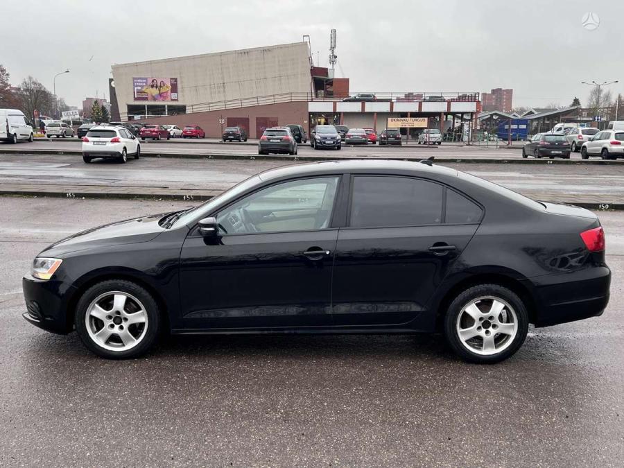 Melns Volkswagen Jetta 2011 Klaipėda, ar dzinēja tilpumu 2.48 L un nobraukumu 170 tūkst. km par 3999 €, foto 10 vietnē AUTOMOTO.COM.LV