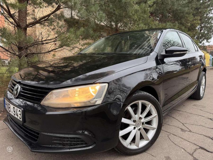 Melns Volkswagen Jetta 2011 Kauņa, ar dzinēja tilpumu 1.97 L un nobraukumu 371 tūkst. km par 3900 €, foto 1 vietnē AUTOMOTO.COM.LV