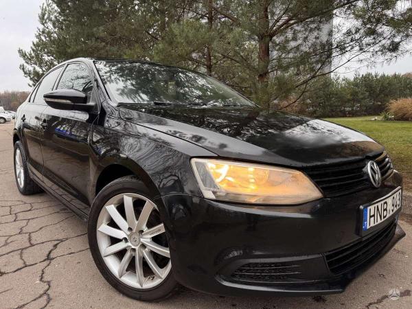 Melns Volkswagen Jetta 2011 Kauņa, ar dzinēja tilpumu 1.97 L un nobraukumu 371 tūkst. km par 3900 €, foto 2 vietnē AUTOMOTO.COM.LV
