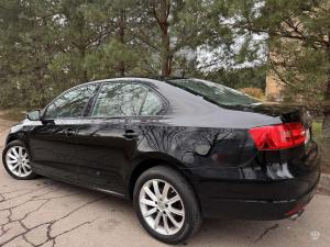 Melns Volkswagen Jetta 2011 Kauņa, ar dzinēja tilpumu 1.97 L un nobraukumu 371 tūkst. km par 3900 €, foto 11 vietnē AUTOMOTO.COM.LV