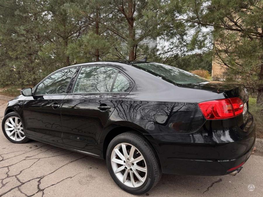 Melns Volkswagen Jetta 2011 Kauņa, ar dzinēja tilpumu 1.97 L un nobraukumu 371 tūkst. km par 3900 €, foto 11 vietnē AUTOMOTO.COM.LV