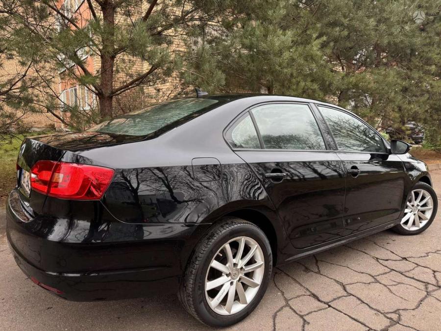 Melns Volkswagen Jetta 2011 Kauņa, ar dzinēja tilpumu 1.97 L un nobraukumu 371 tūkst. km par 3900 €, foto 12 vietnē AUTOMOTO.COM.LV