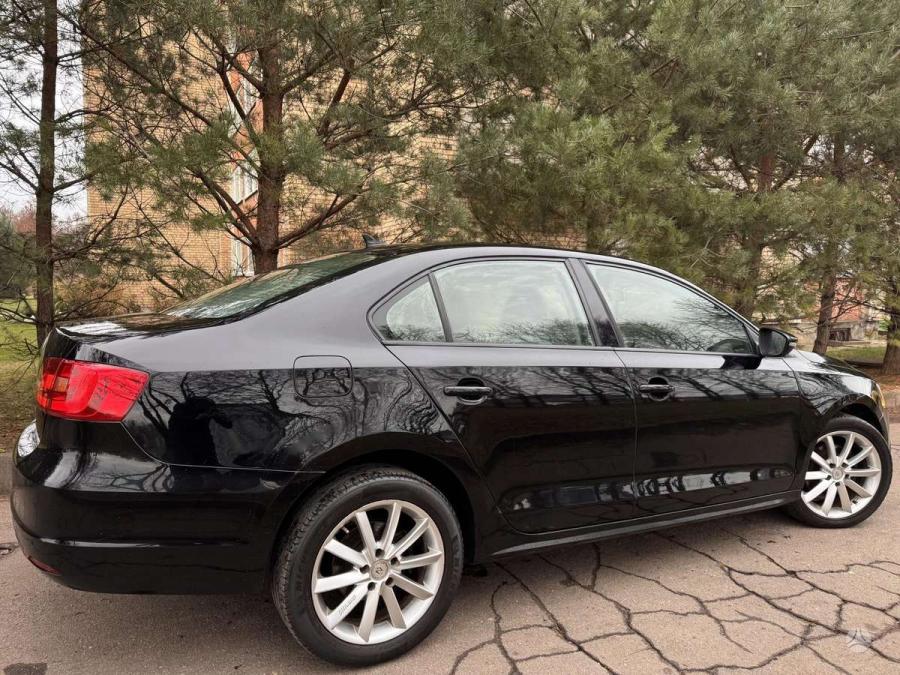 Melns Volkswagen Jetta 2011 Kauņa, ar dzinēja tilpumu 1.97 L un nobraukumu 371 tūkst. km par 3900 €, foto 20 vietnē AUTOMOTO.COM.LV