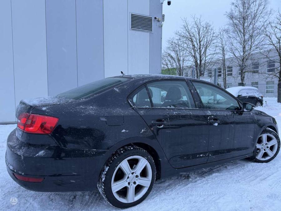 Melns Volkswagen Jetta 2011 Kauņa, ar dzinēja tilpumu 1.97 L un nobraukumu 373 tūkst. km par 4450 €, foto 8 vietnē AUTOMOTO.COM.LV