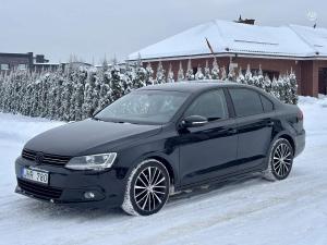 Black Volkswagen Jetta 2011 in Vilnius, with an engine capacity of 1.60 L and mileage of 270 thousand km for 3900 €, photo  on AUTOMOTO.COM.LV