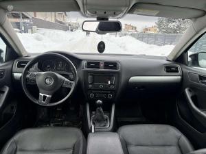 Black Volkswagen Jetta 2011 in Vilnius, with an engine capacity of 1.60 L and mileage of 270 thousand km for 3900 €, photo 9 on AUTOMOTO.COM.LV