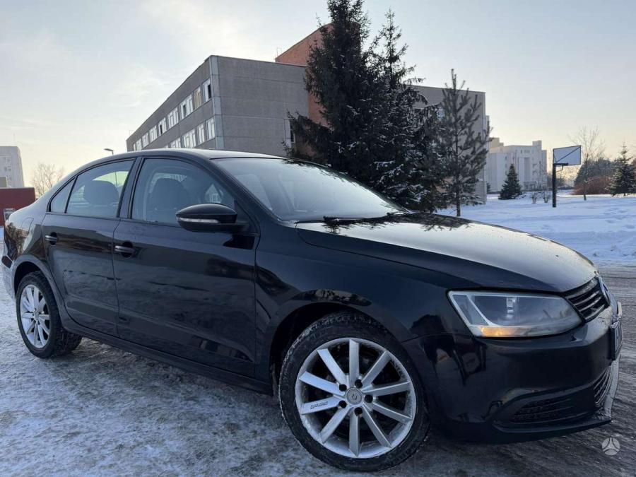Melns Volkswagen Jetta 2011 Kauņa, ar dzinēja tilpumu 1.97 L un nobraukumu 367 tūkst. km par 3950 €, foto 2 vietnē AUTOMOTO.COM.LV
