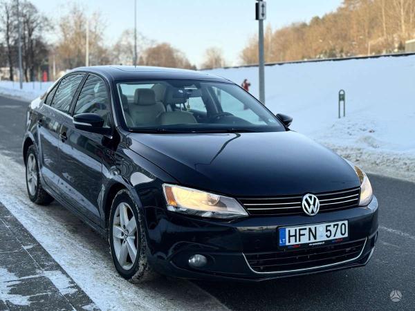 Melns Volkswagen Jetta 2011 Viļņa, ar dzinēja tilpumu 1.97 L un nobraukumu 213 tūkst. km par 3650 €, foto 1 vietnē AUTOMOTO.COM.LV