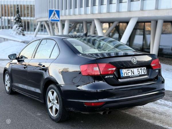 Melns Volkswagen Jetta 2011 Viļņa, ar dzinēja tilpumu 1.97 L un nobraukumu 213 tūkst. km par 3650 €, foto 3 vietnē AUTOMOTO.COM.LV
