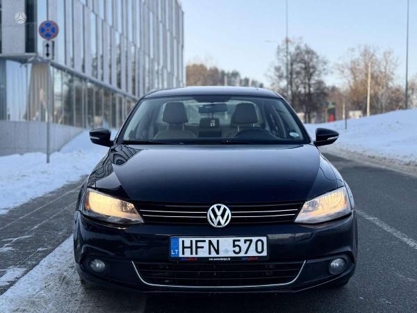 Melns Volkswagen Jetta 2011 Viļņa, ar dzinēja tilpumu 1.97 L un nobraukumu 213 tūkst. km par 3650 €, foto 5 vietnē AUTOMOTO.COM.LV