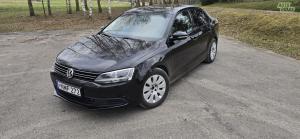 Black Volkswagen Jetta 2011 in Marijampole, with an engine capacity of 1.60 L and mileage of 360 thousand km for 2900 €, photo 3 on AUTOMOTO.COM.LV