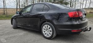 Black Volkswagen Jetta 2011 in Marijampole, with an engine capacity of 1.60 L and mileage of 360 thousand km for 2900 €, photo 4 on AUTOMOTO.COM.LV