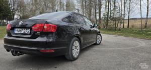 Black Volkswagen Jetta 2011 in Marijampole, with an engine capacity of 1.60 L and mileage of 360 thousand km for 2900 €, photo 6 on AUTOMOTO.COM.LV