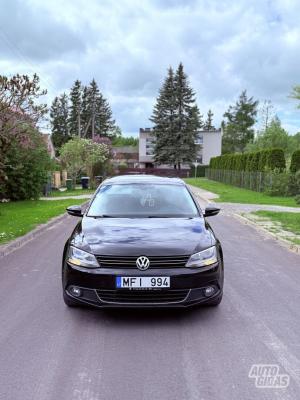Melns Volkswagen Jetta 2011 Viļņa, ar dzinēja tilpumu 1.60 L un nobraukumu 270 tūkst. km par 4850 €, foto 4 vietnē AUTOMOTO.COM.LV