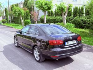 Melns Volkswagen Jetta 2011 Viļņa, ar dzinēja tilpumu 1.60 L un nobraukumu 270 tūkst. km par 4850 €, foto 8 vietnē AUTOMOTO.COM.LV