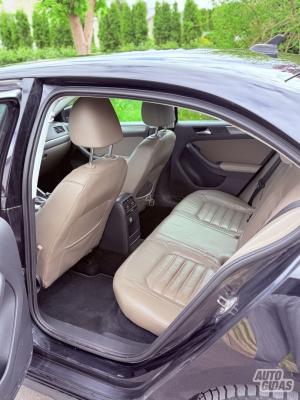 Melns Volkswagen Jetta 2011 Viļņa, ar dzinēja tilpumu 1.60 L un nobraukumu 270 tūkst. km par 4850 €, foto 13 vietnē AUTOMOTO.COM.LV