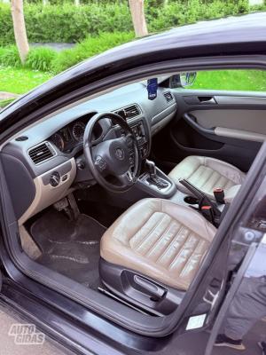 Melns Volkswagen Jetta 2011 Viļņa, ar dzinēja tilpumu 1.60 L un nobraukumu 270 tūkst. km par 4850 €, foto 14 vietnē AUTOMOTO.COM.LV