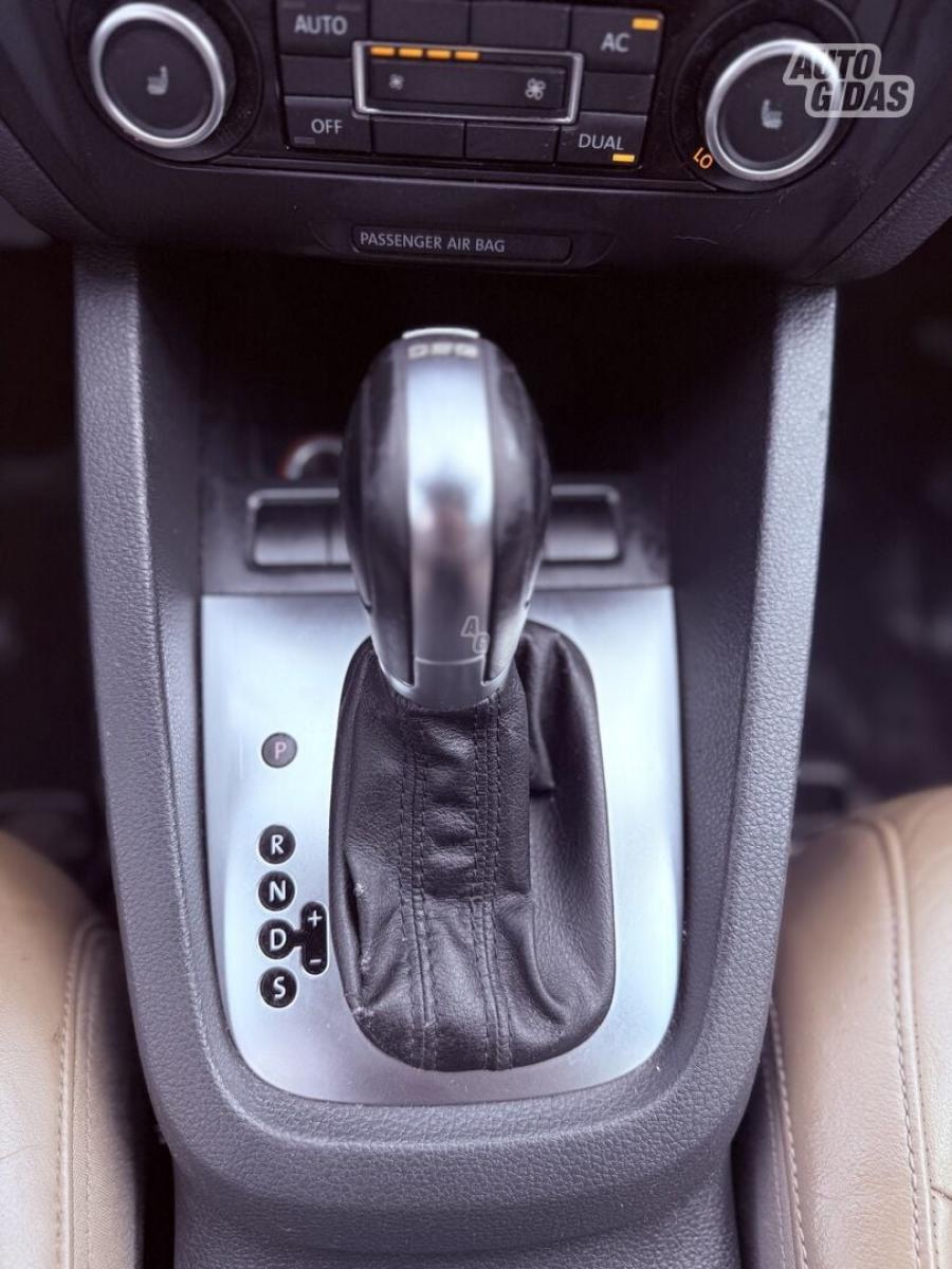 Black Volkswagen Jetta 2011 in Vilnius, with an engine capacity of 1.60 L and mileage of 270 thousand km for 4850 €, photo 12 on AUTOMOTO.COM.LV