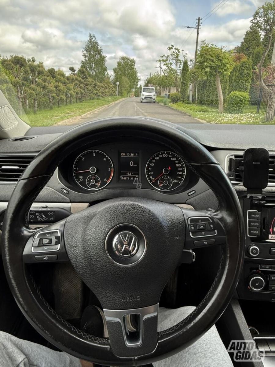Black Volkswagen Jetta 2011 in Vilnius, with an engine capacity of 1.60 L and mileage of 270 thousand km for 4850 €, photo 18 on AUTOMOTO.COM.LV