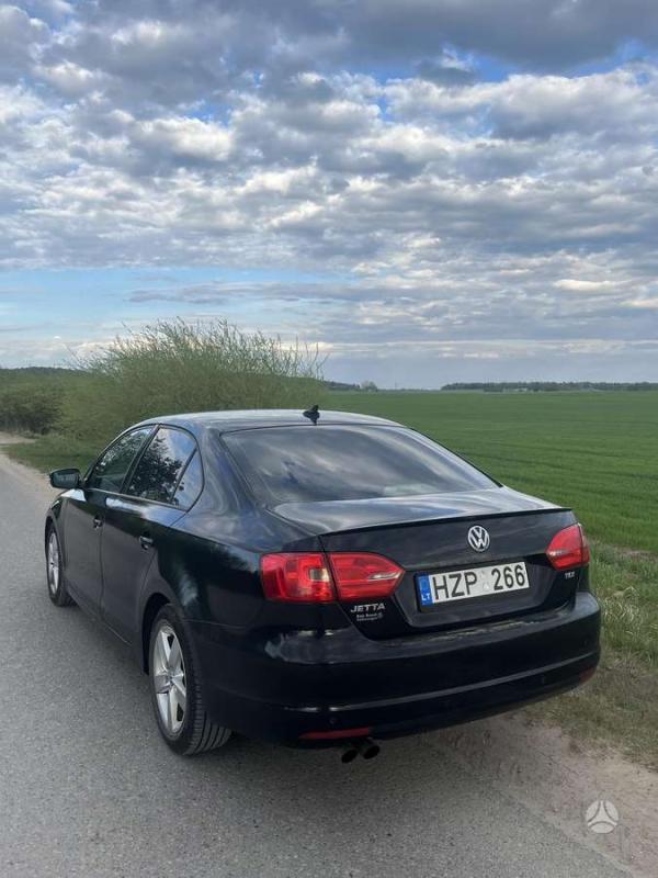Melns Volkswagen Jetta 2011 Kauņa, ar dzinēja tilpumu 1.97 L un nobraukumu 264 tūkst. km par 3250 €, foto 7 vietnē AUTOMOTO.COM.LV