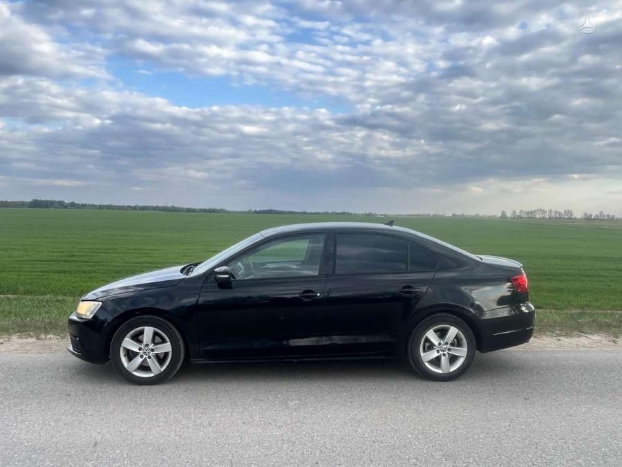 Black Volkswagen Jetta 2011 in Kaunas, with an engine capacity of 1.97 L and mileage of 264 thousand km for 3250 €, photo 11 on AUTOMOTO.COM.LV