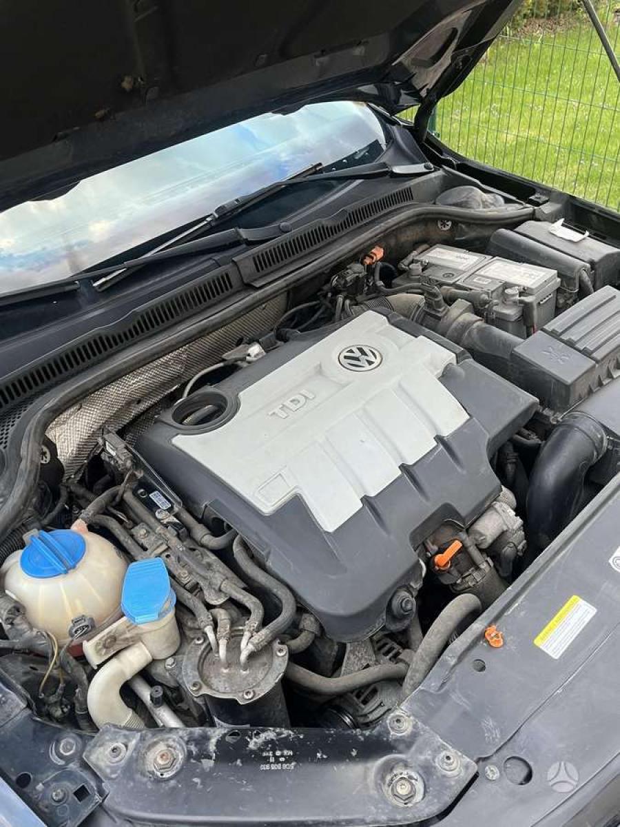 Black Volkswagen Jetta 2011 in Kaunas, with an engine capacity of 1.97 L and mileage of 264 thousand km for 3250 €, photo 12 on AUTOMOTO.COM.LV