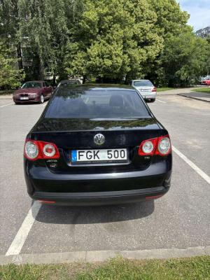 Melns Volkswagen Jetta 2011 Viļņa, ar dzinēja tilpumu 1.39 L un nobraukumu 149 tūkst. km par 1400 €, foto 5 vietnē AUTOMOTO.COM.LV