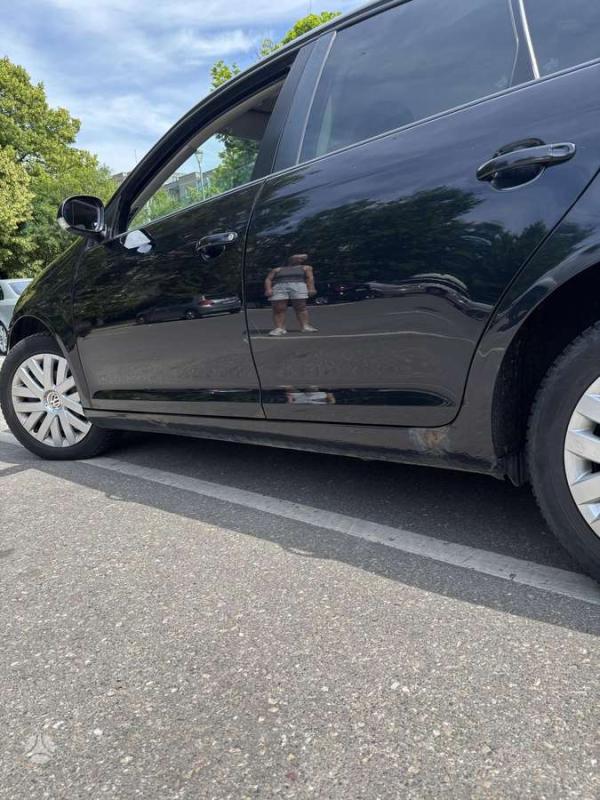Black Volkswagen Jetta 2011 in Vilnius, with an engine capacity of 1.39 L and mileage of 149 thousand km for 1400 €, photo 6 on AUTOMOTO.COM.LV
