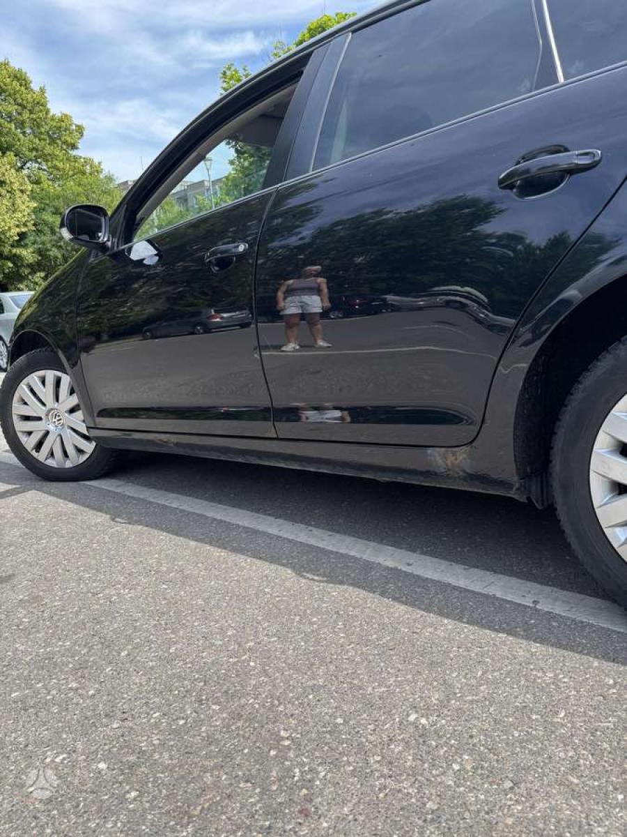 Melns Volkswagen Jetta 2011 Viļņa, ar dzinēja tilpumu 1.39 L un nobraukumu 149 tūkst. km par 1400 €, foto 7 vietnē AUTOMOTO.COM.LV
