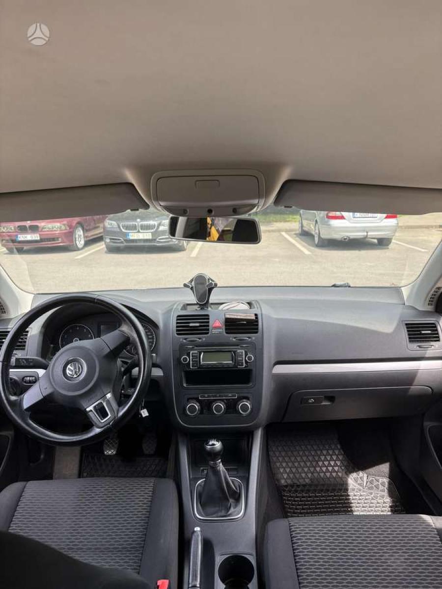 Melns Volkswagen Jetta 2011 Viļņa, ar dzinēja tilpumu 1.39 L un nobraukumu 149 tūkst. km par 1400 €, foto 9 vietnē AUTOMOTO.COM.LV
