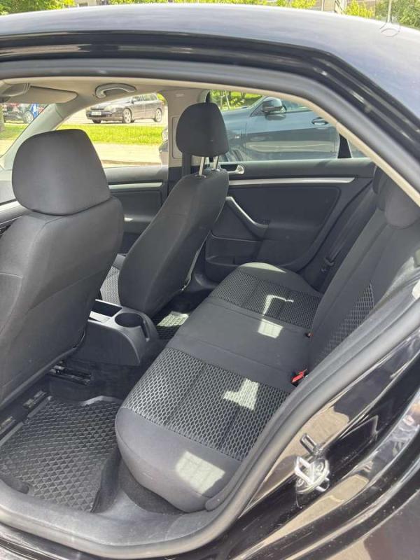 Black Volkswagen Jetta 2011 in Vilnius, with an engine capacity of 1.39 L and mileage of 149 thousand km for 1400 €, photo 9 on AUTOMOTO.COM.LV