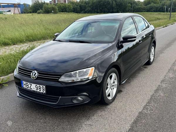 Black Volkswagen Jetta 2011 in Marijampole, with an engine capacity of 1.97 L and mileage of 289 thousand km for 3350 €, photo 1 on AUTOMOTO.COM.LV