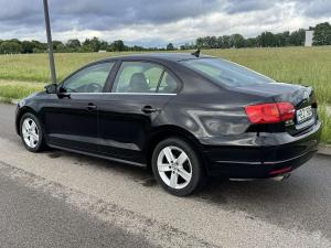 Black Volkswagen Jetta 2011 in Marijampole, with an engine capacity of 1.97 L and mileage of 289 thousand km for 3350 €, photo 7 on AUTOMOTO.COM.LV